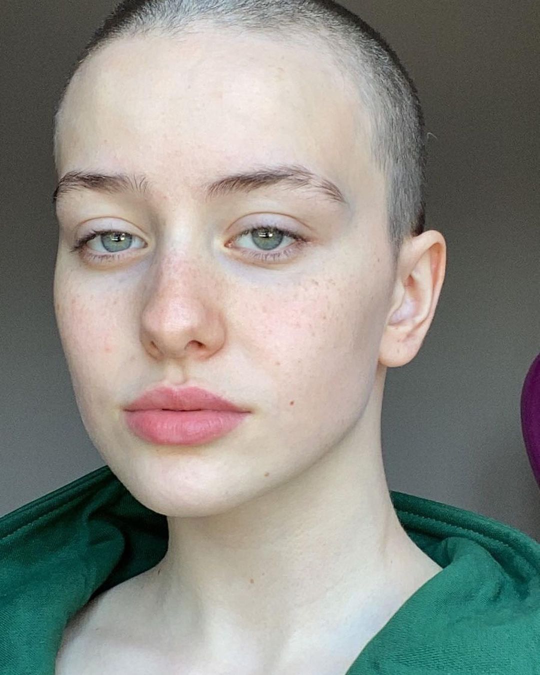 kısa saçlı kadınların oğlan gibi olması - uludağ sözlük