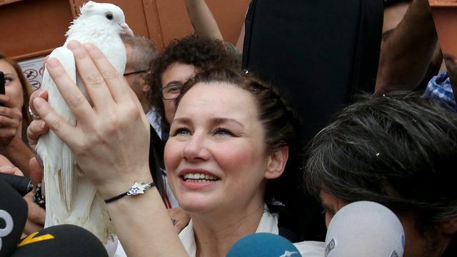 taylor sands - uludağ sözlük galeri