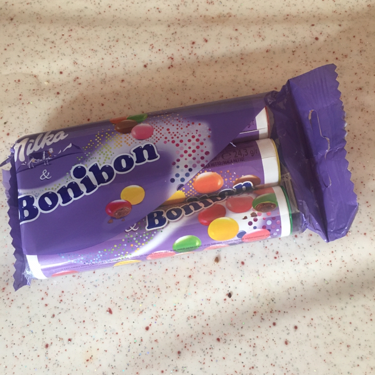 bu yaşta halen bonibon yemek #2246999 - uludağ sözlük galeri