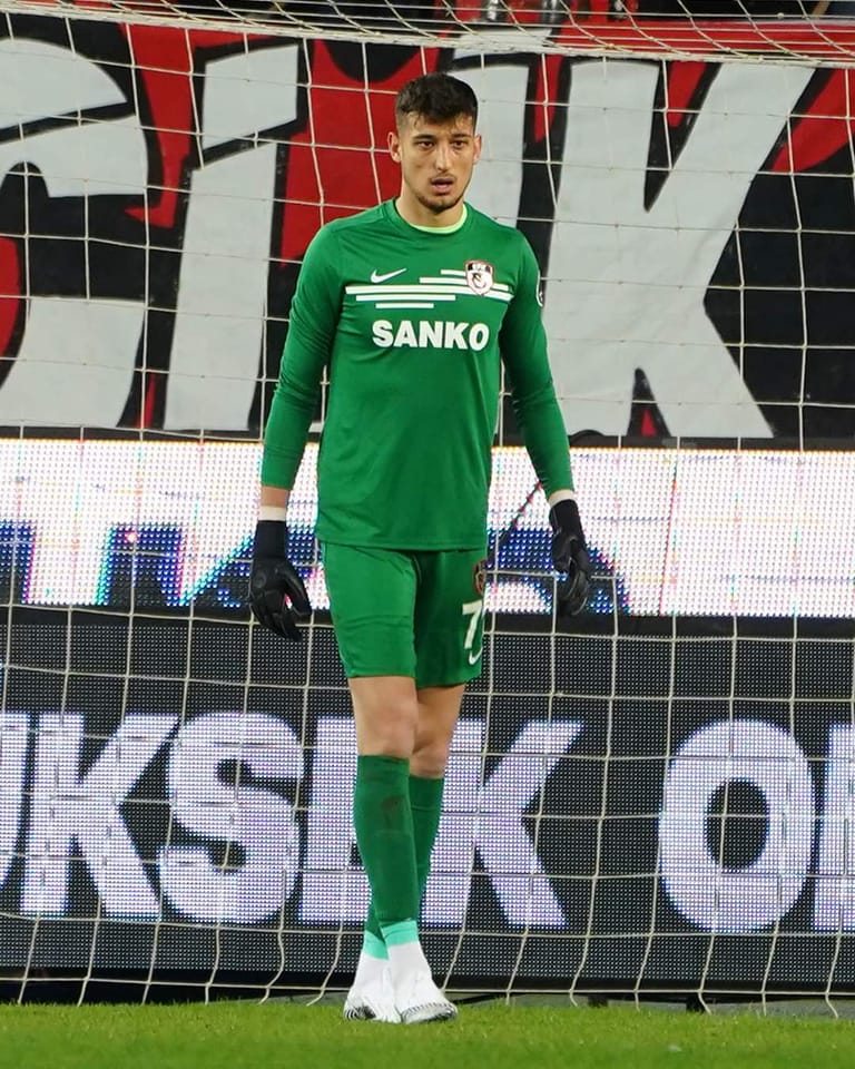 mustafa burak bozan - uludağ sözlük galeri